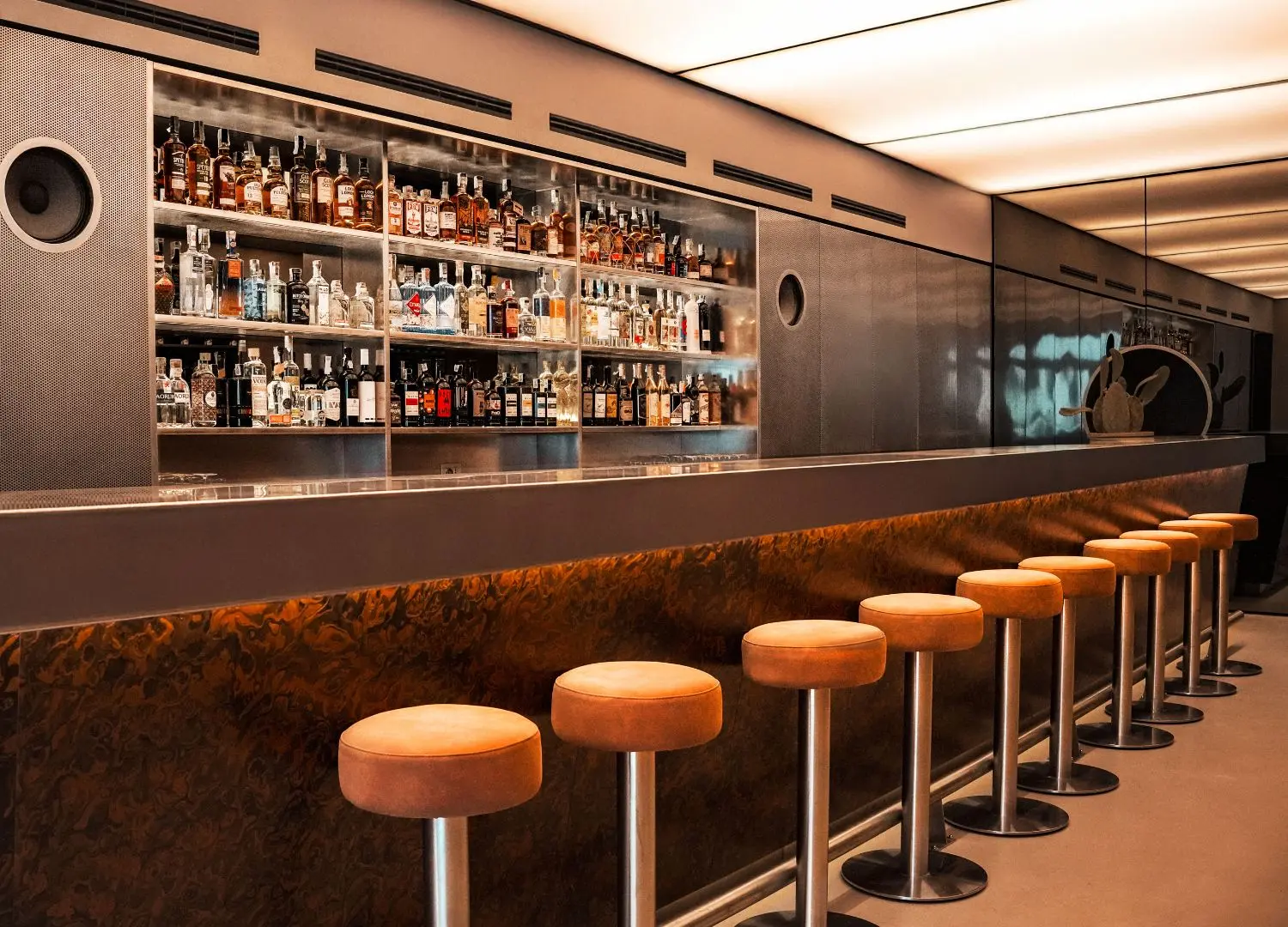 Lounge Bar Using Wood Speakeasy Bar Incognito Im One&Only Kéa Island,